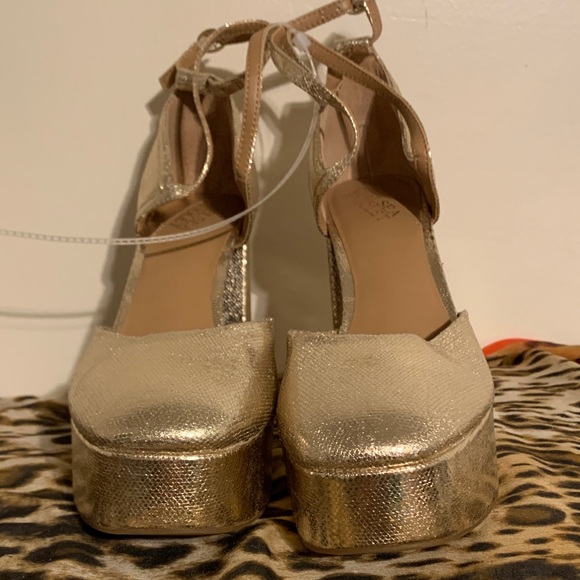 Chelsea & Violet | Shoes | Chelsea Violet Gold Platform Shoes | Poshmark